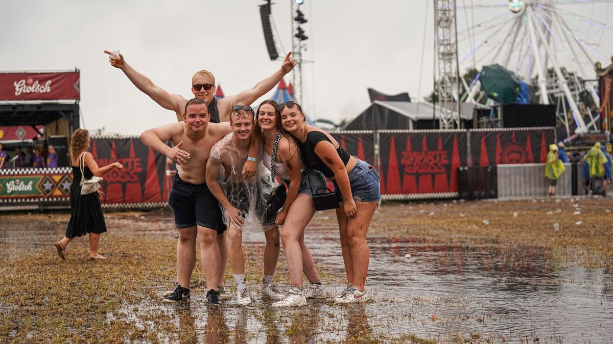 Dit was de Zwarte Cross 2024 • buikschuiven, dansen, bier drinken en ...