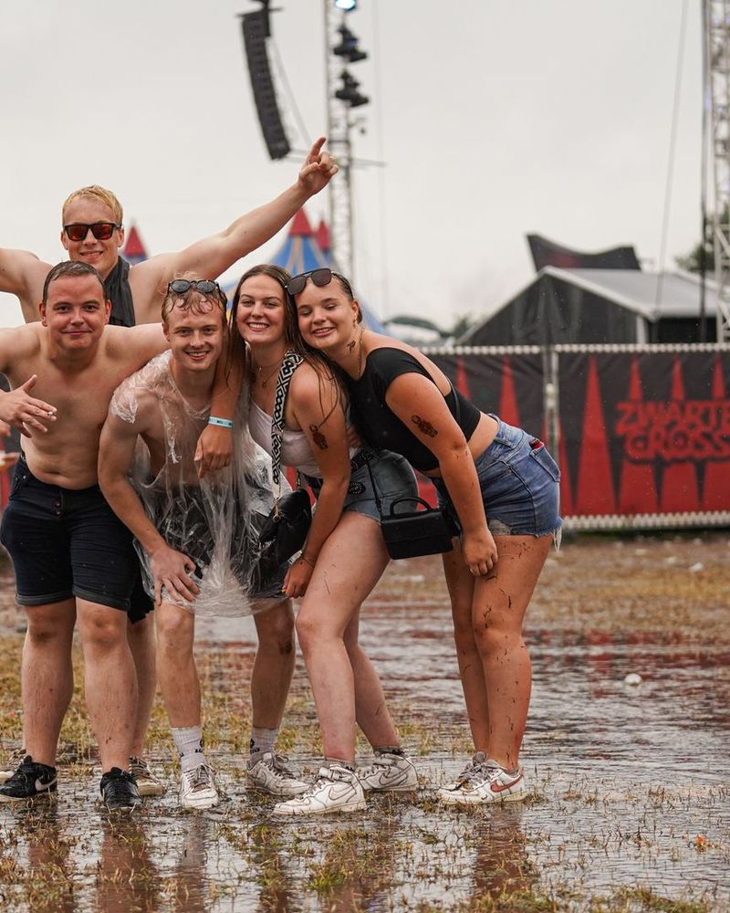 Dit was de Zwarte Cross 2024 • buikschuiven, dansen, bier drinken en ...