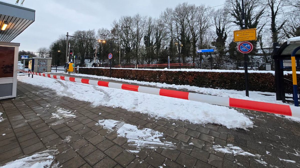 112 Nieuws: Vrachtwagen geeft auto duwtje op N36 - Oost