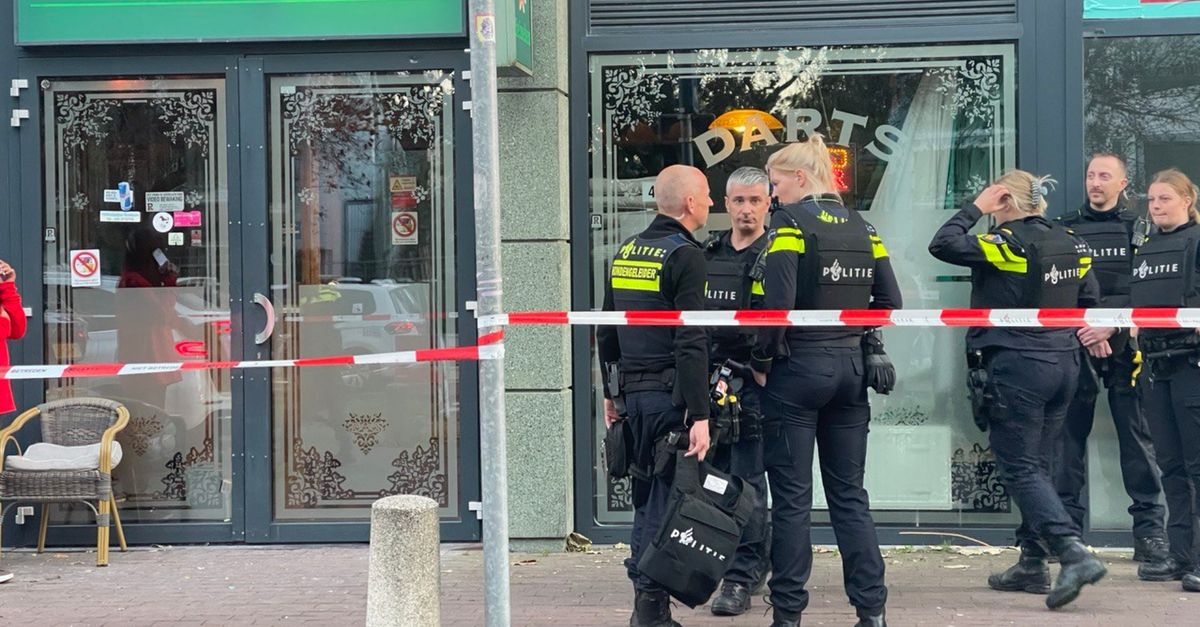 Vrouw uit Groningen gewond bij schietpartij in café Stad, verdachte voortvluchtig: 'Je zou er ...