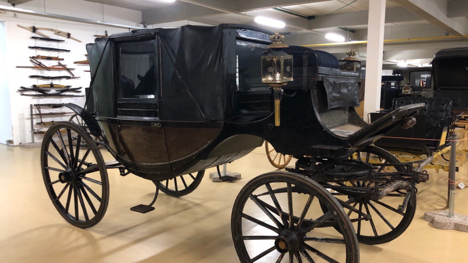 Eerste koets van Nienoord na jaren weer helemaal compleet - RTV Noord