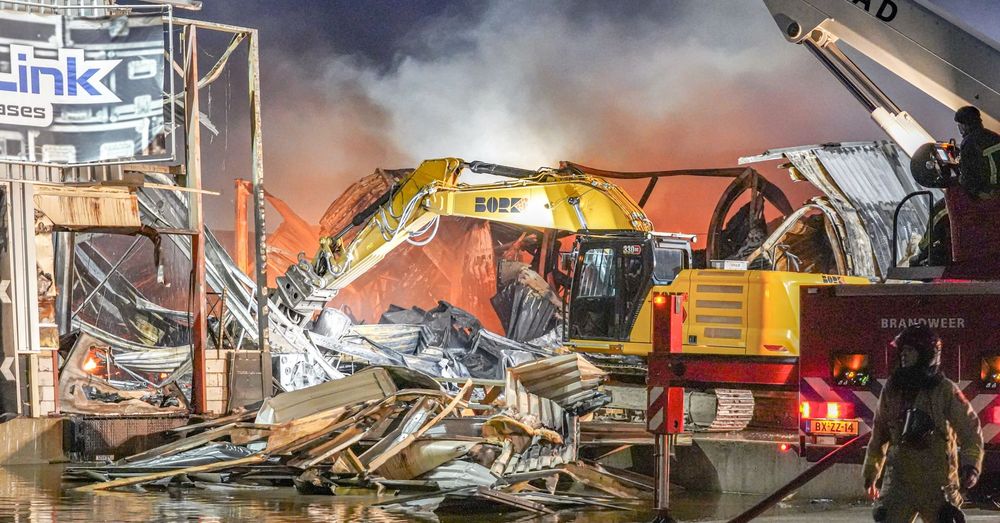 Grote brand Roden: 'Gaan uit van acht bedrijven in het pand' - RTV Drenthe