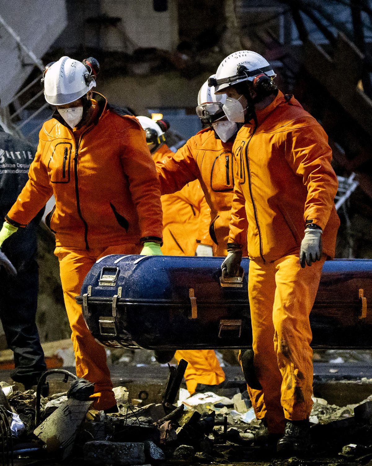 Vierde dode geborgen na explosies ingestorte flat Den Haag, vier ...