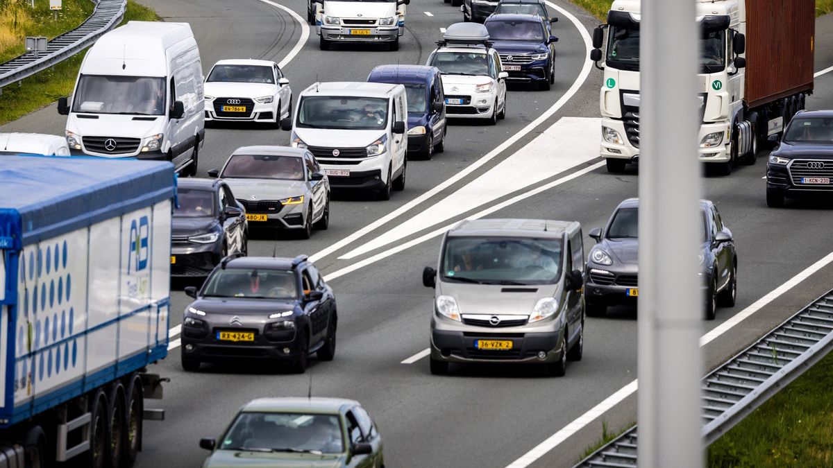 Snelwegen vast door files - Omroep Gelderland