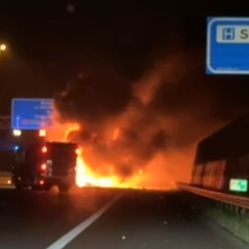 Lara zag bestelbus A2 in vlammen opgaan: 'Je voelt je compleet ...