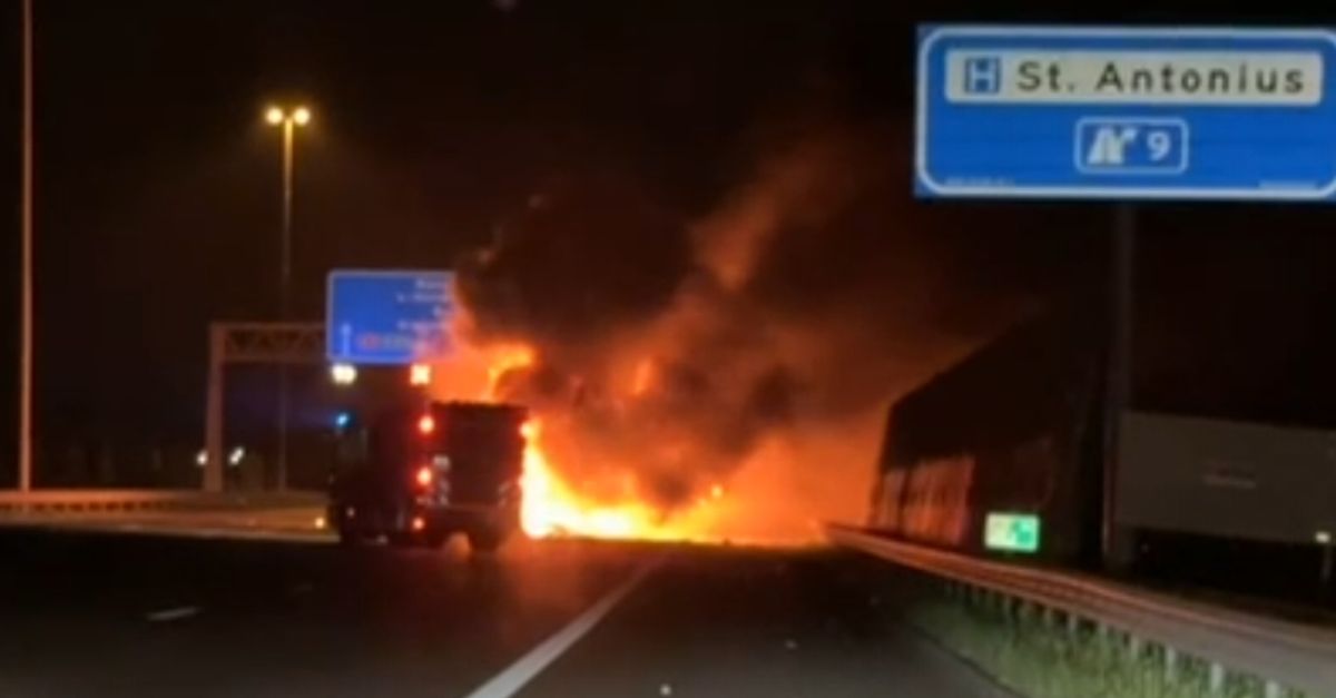 Lara zag bestelbus A2 in vlammen opgaan: 'Je voelt je compleet ...