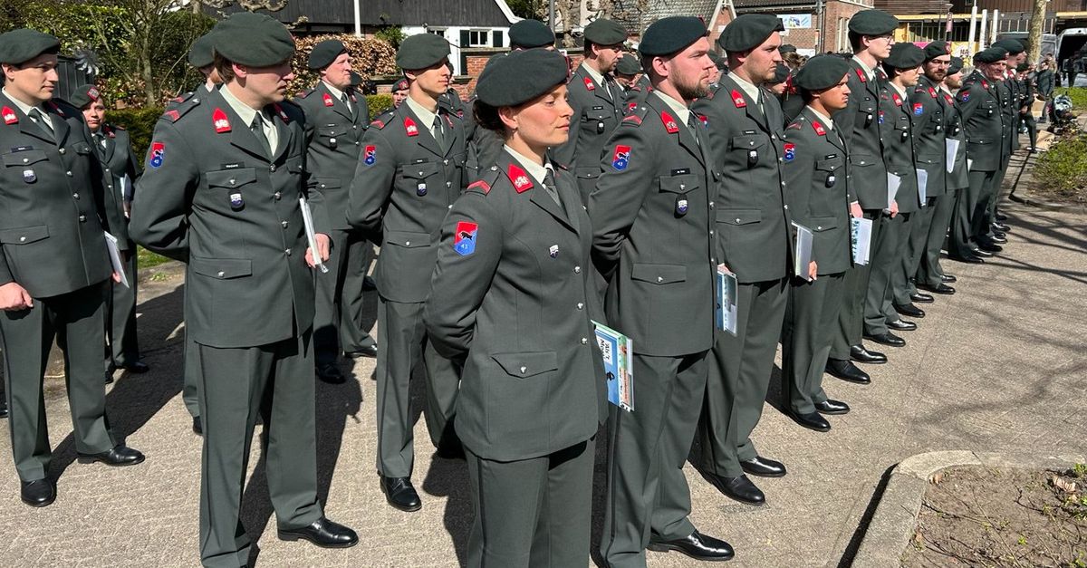 Beëdiging tachtig reservisten in Borne markeert tachtig jaar vrijheid én actuele paraatheid - Oost