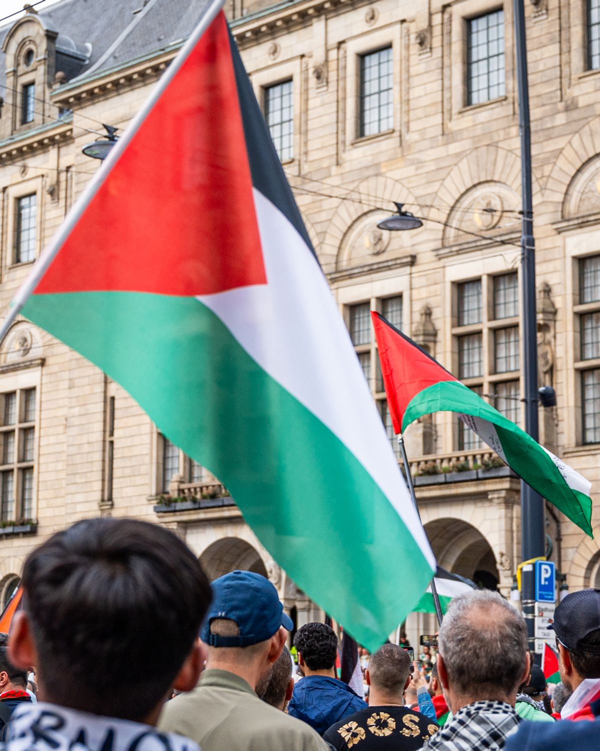 Lees terug: Demonstratie voor Gaza trok tienduizend betogers naar Coolsingel - Rijnmond