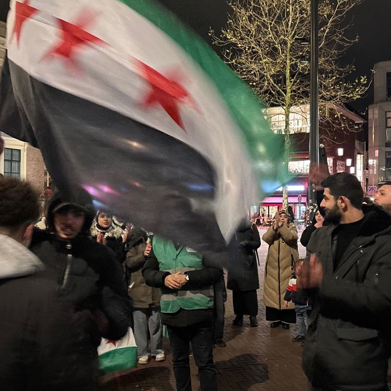 Meer dan honderd Syriërs vieren feest op Zaailand na val Assad - Omrop ...