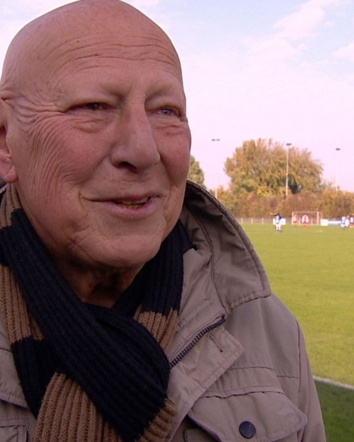 Oud-profscheidsrechter met olifantenhuid Rien van Haaften overleden ...