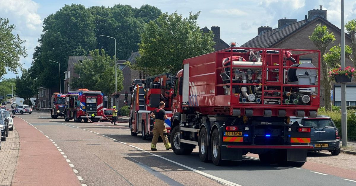 Brand in caravanstalling Heerlen: eigenaar ademt rook in bij blussen ...