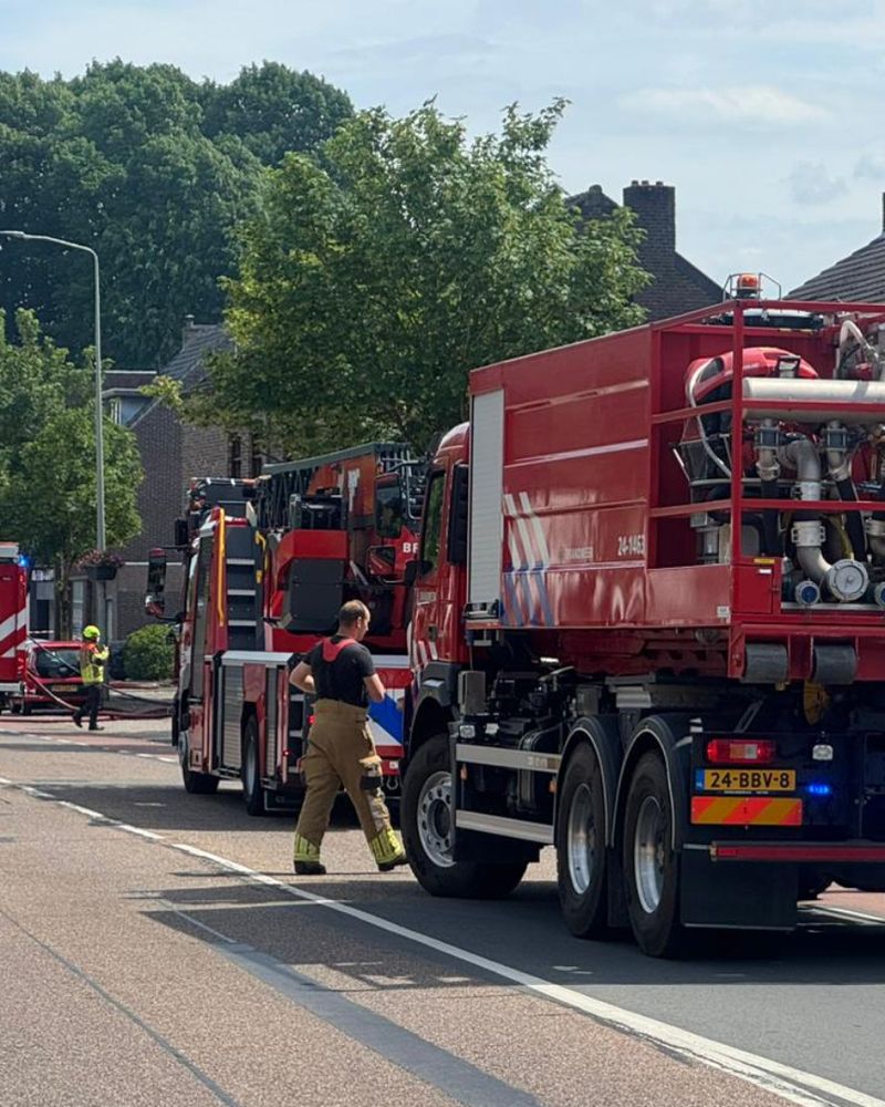 Brand in caravanstalling Heerlen: eigenaar ademt rook in bij blussen ...