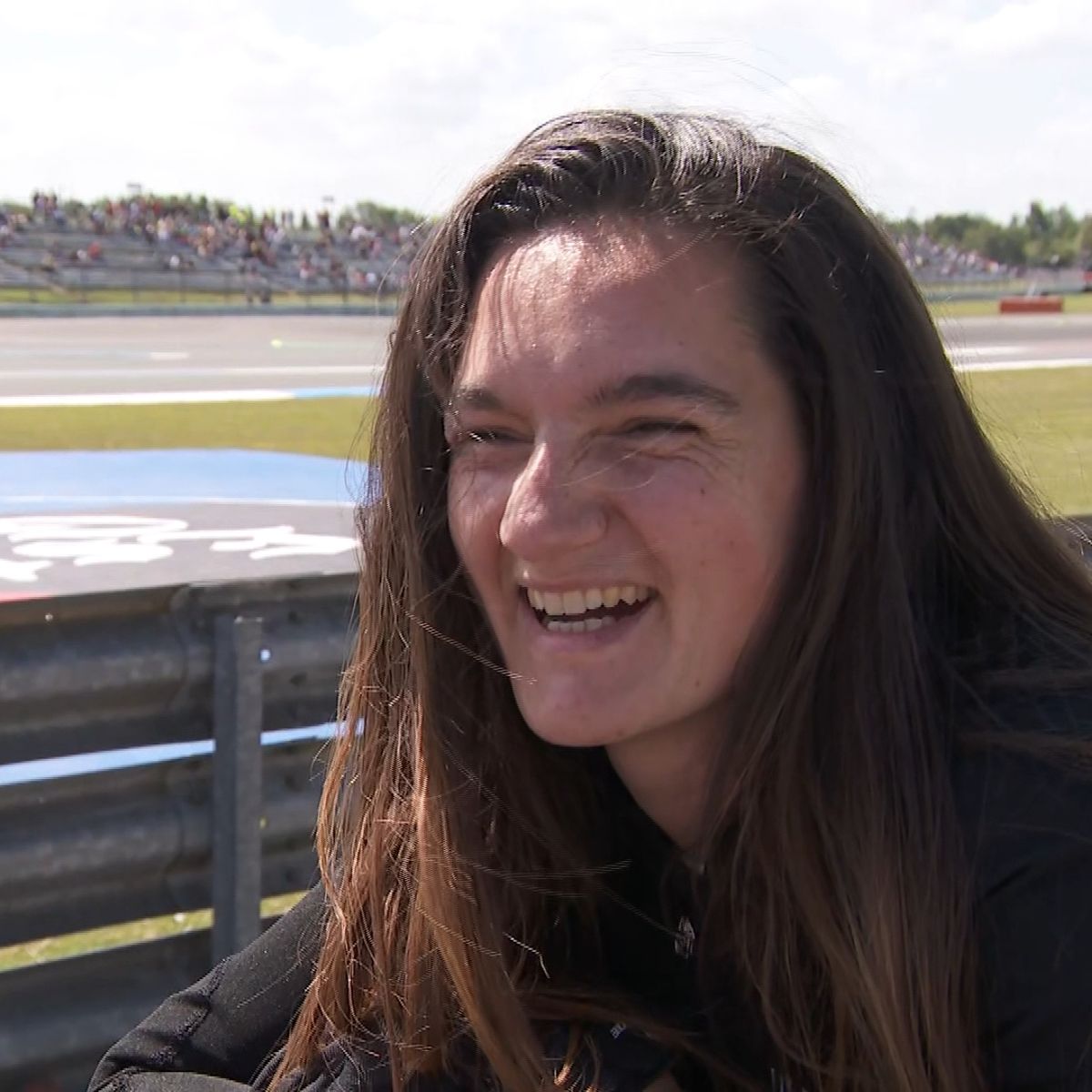 Stuntvouw Sarah Lezito geeft fantastische show tijdens TT: 'Geweldig om ...