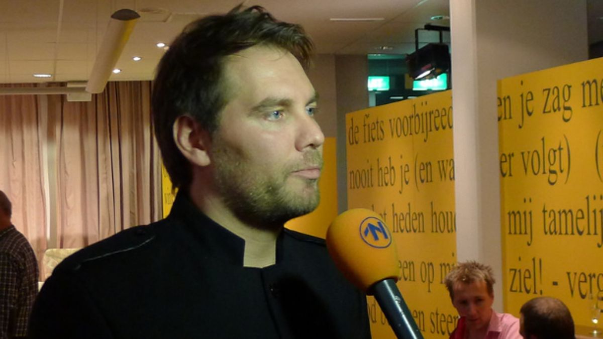 Auke Hulst grijpt naast boekenprijs van 50.000 euro - RTV Noord