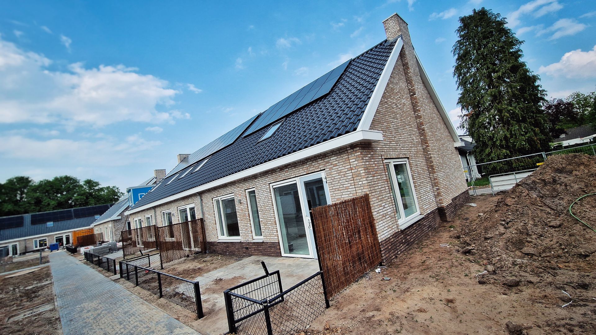 Eerste Knarrenhof van Drenthe geopend in Emmen: 'Goede buur beter dan ...