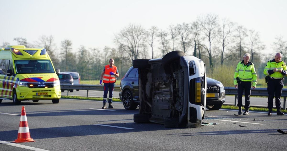 112 Nieuws: automobilist gewond na aanrijding met vrachtwagen op N36 - Oost