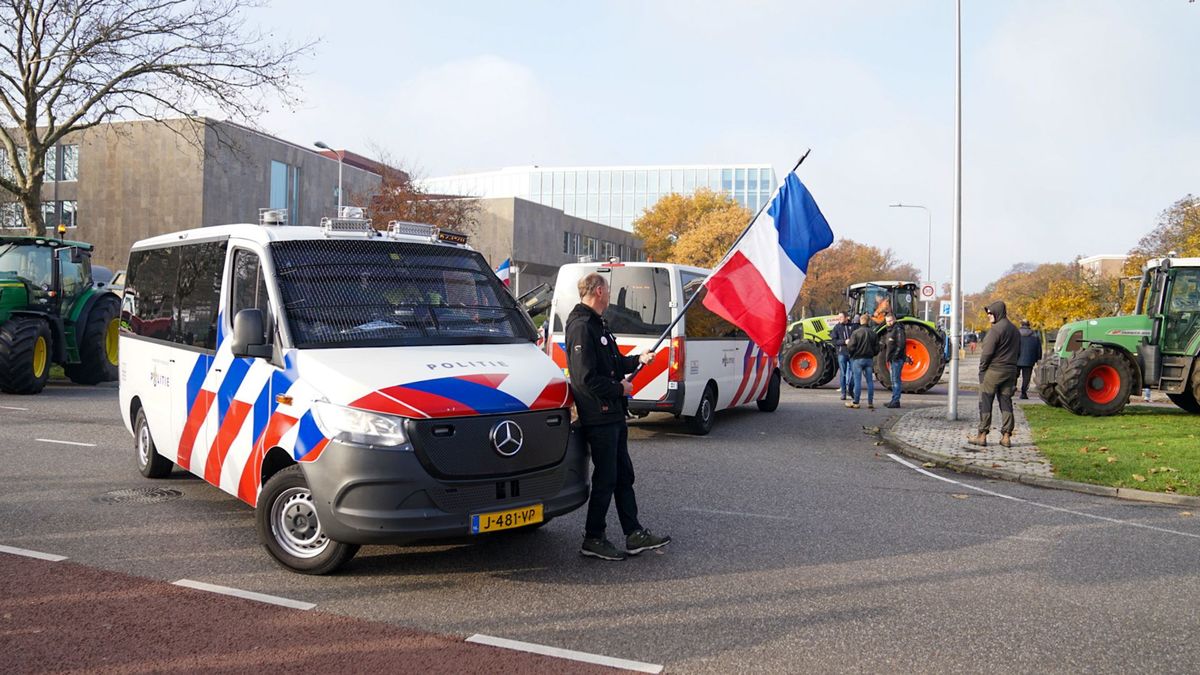 Man uit Nijeveen krijgt boete voor beledigen politie bij boerenprotest ...