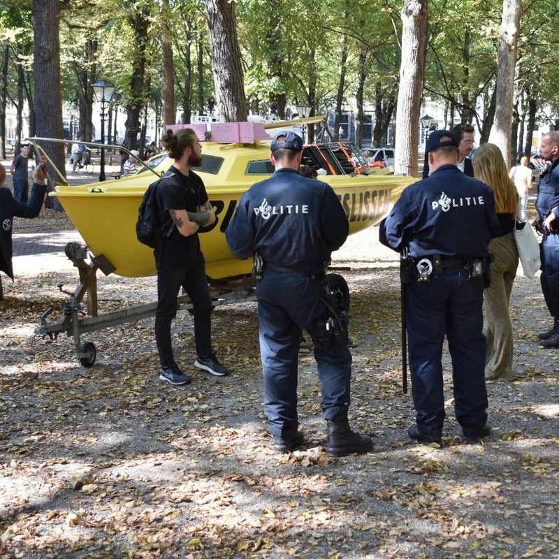 Politie houdt elf demonstranten aan bij protest Extinction Rebellion ...