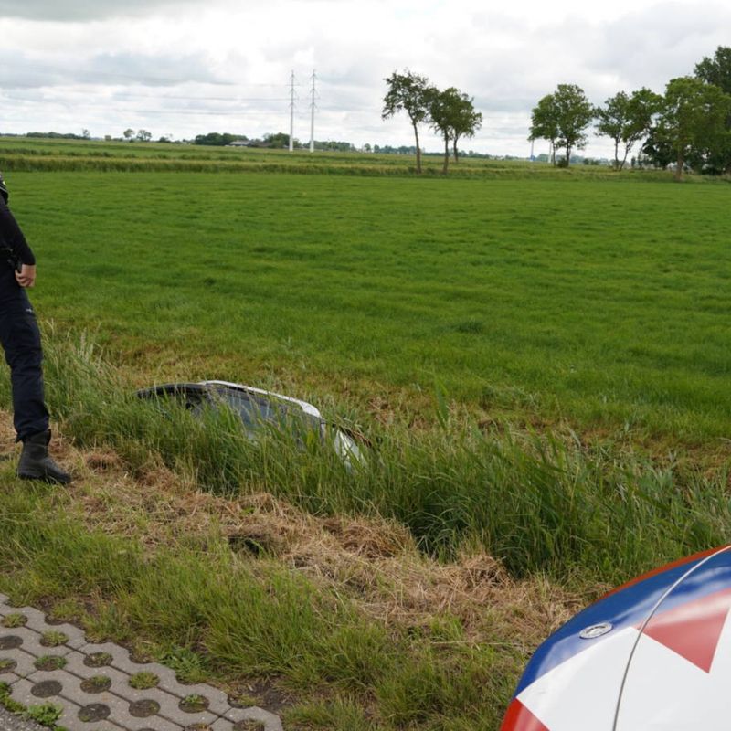 112-nieuws woensdag 28 mei: Auto in sloot bij Middelstum • Graafmachine ...