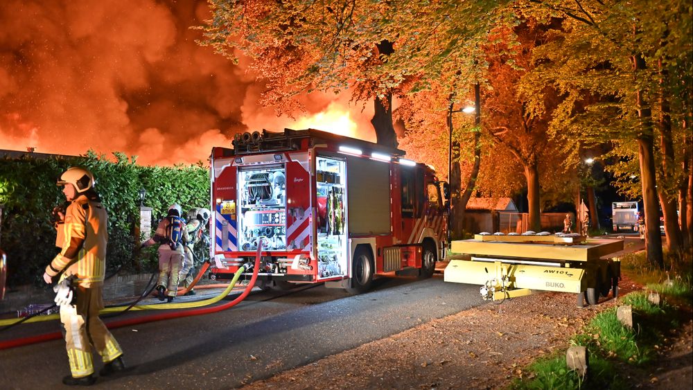Grote brand in loods Huis ter Heide onder controle - RTV Utrecht