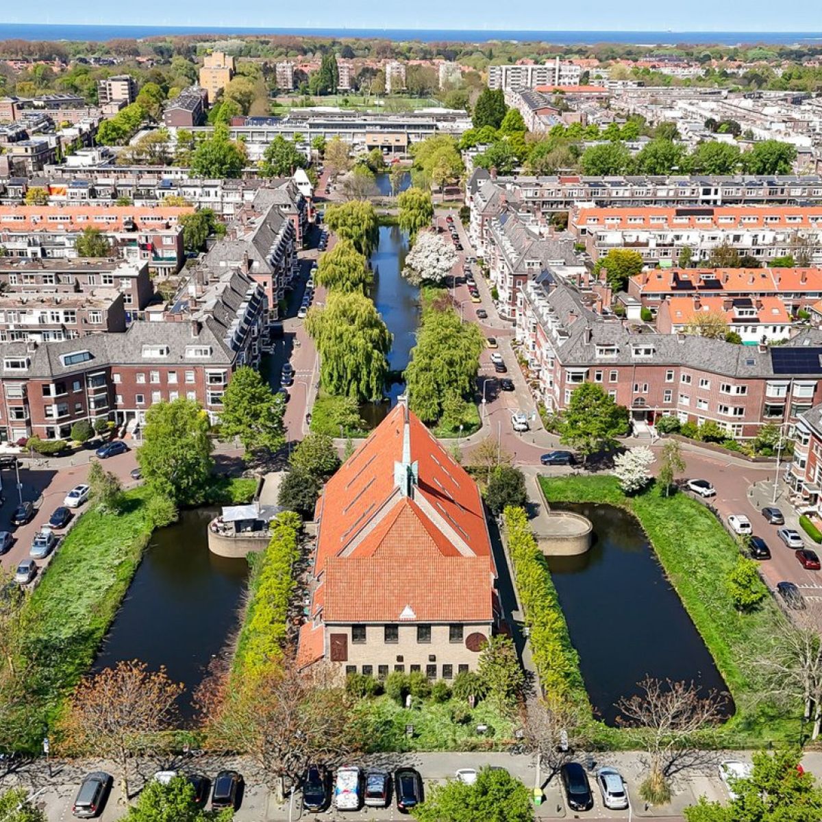 Kerk op eilandje te koop voor 5,5 miljoen euro - Omroep West