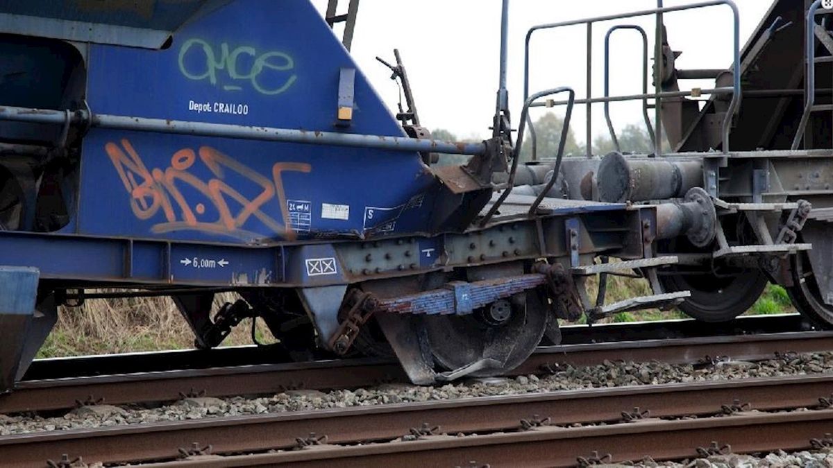 Trein Borne ontspoorde door gebroken wielband van verouderde wagon - Oost