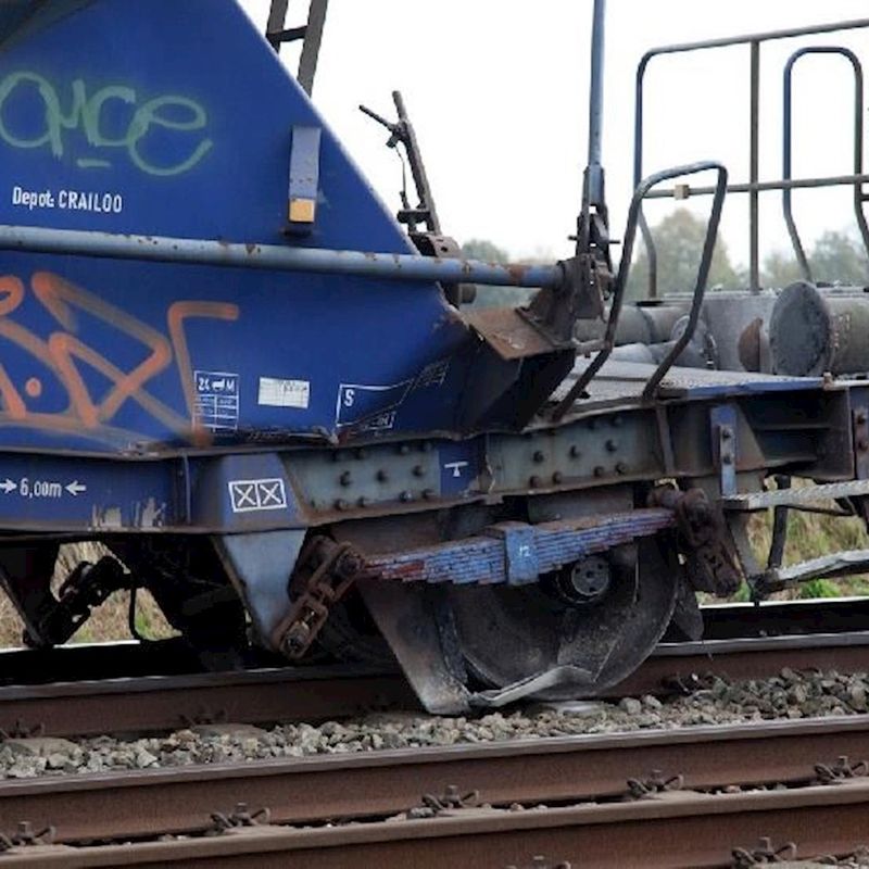 Trein Borne ontspoorde door gebroken wielband van verouderde wagon - Oost