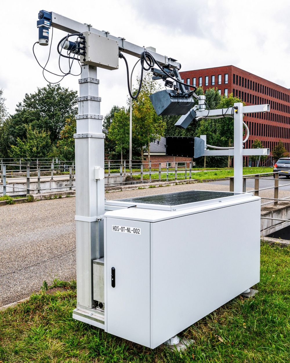 Focusflitser in Den Haag uitgeschakeld na omvallen paal door harde wind ...