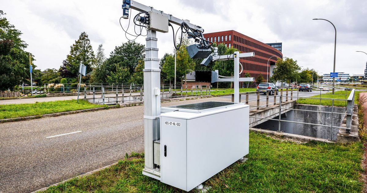 Focusflitser in Den Haag uitgeschakeld na omvallen paal door harde wind ...