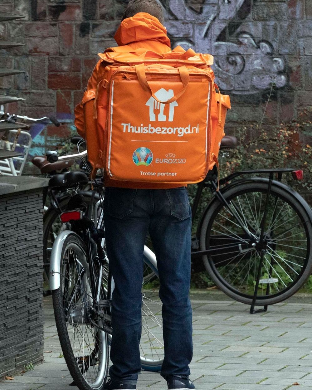 Lopend Vuur: Ook ik laat regelmatig mijn eten bezorgen - RTV Noord