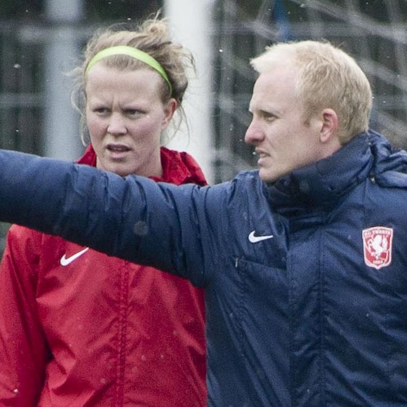 Trainer Arjan Veurink langer bij FC Twente Vrouwen - Oost