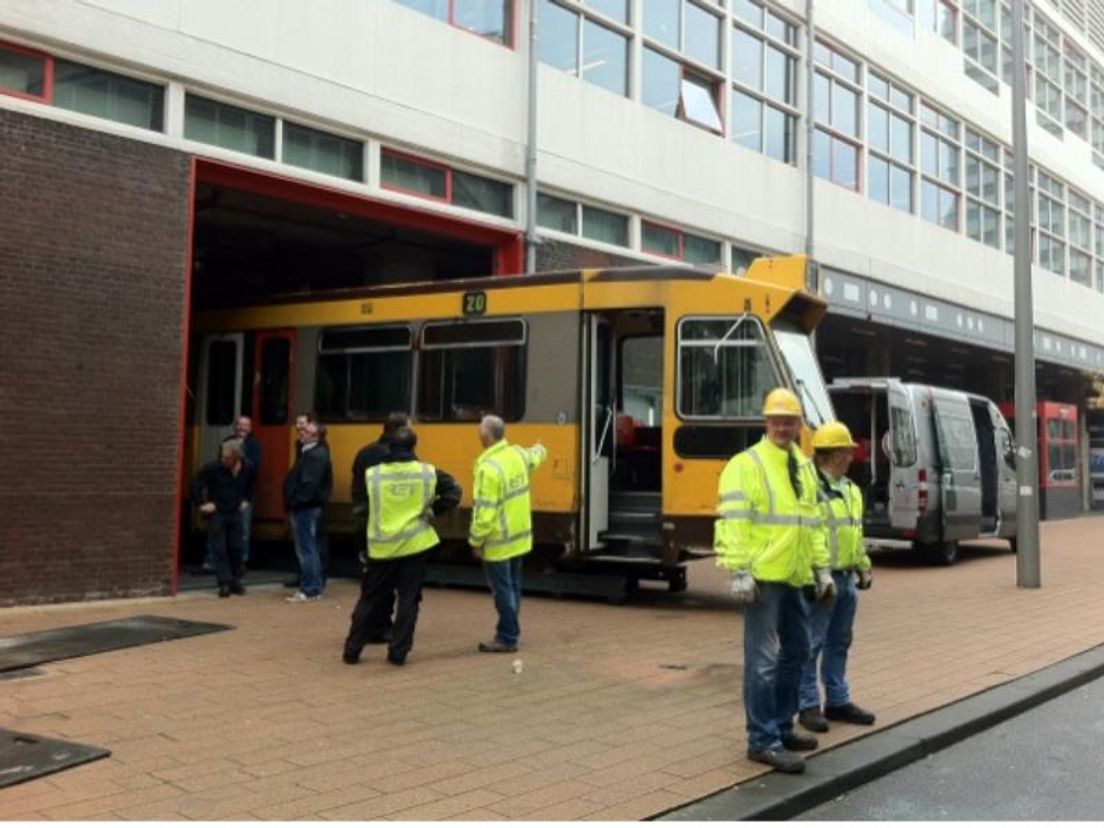 Melige agent geeft tram parkeerboete - Rijnmond Melige agent geeft tram parkeerboete - Rijnmond