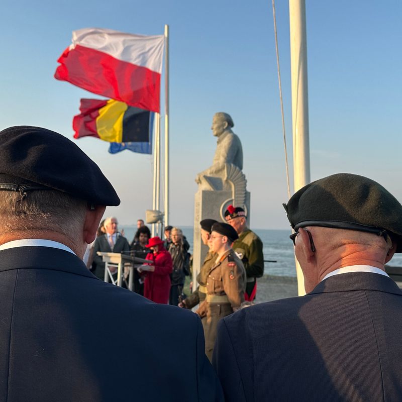 Honderden mensen herdenken Poolse oorlogsheld Maczek: 'Dit was de start ...