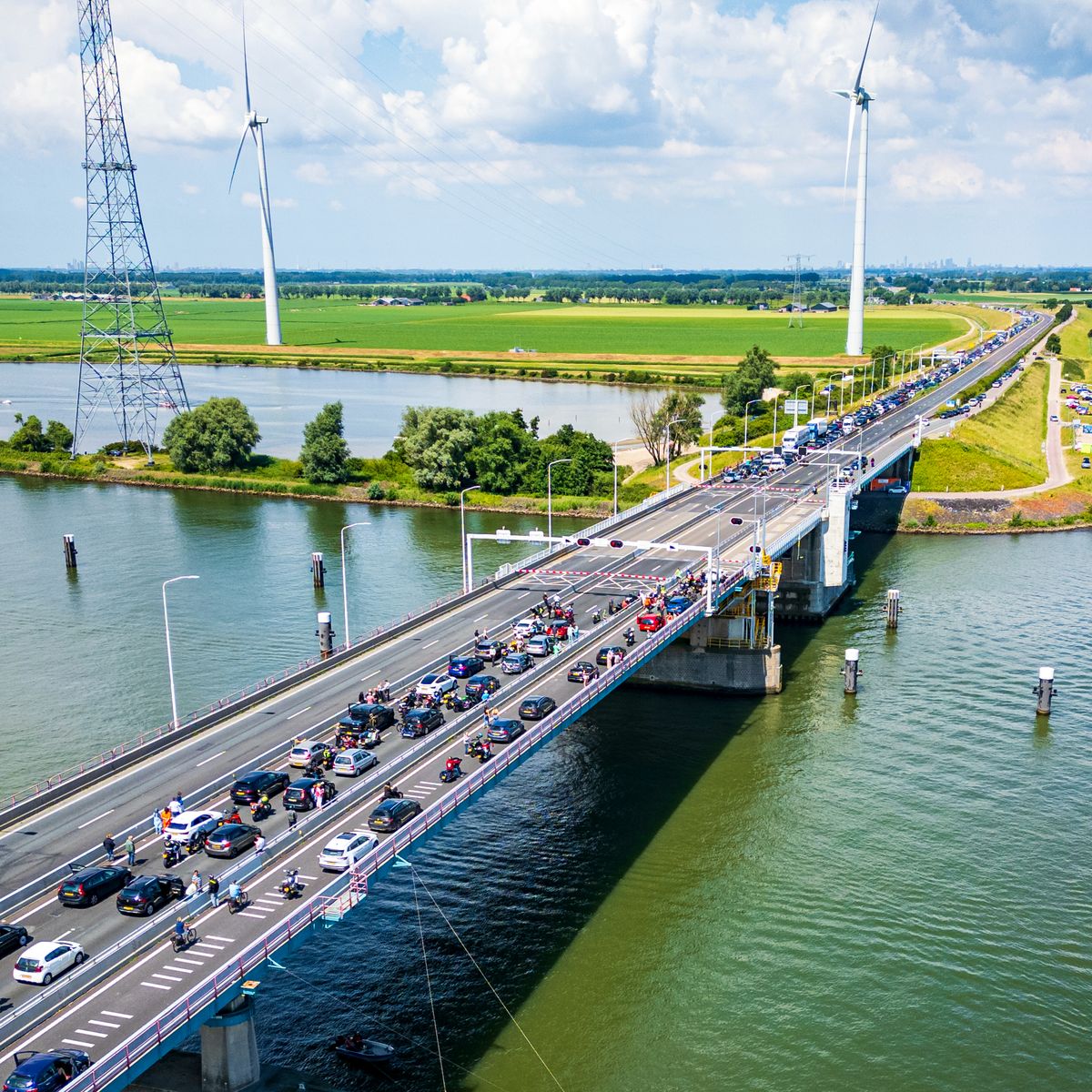 Storing aan Haringvlietbrug voorbij, snelweg weer open - Rijnmond