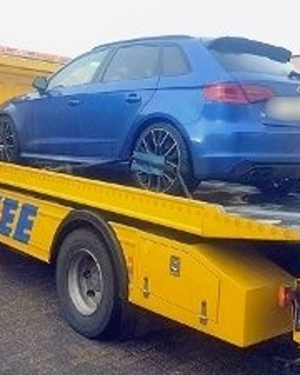 Dure auto in beslag genomen vanwege witwaspraktijken - Omroep Zeeland