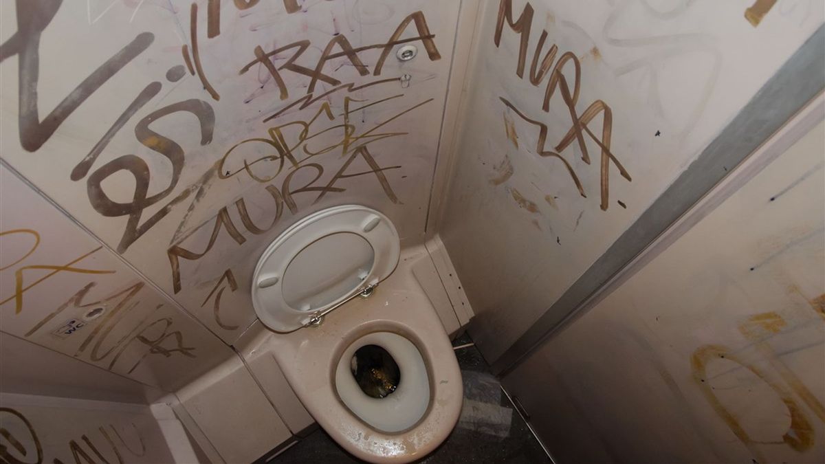 Wc's in treinen Overijssel defect: "Reizigers spoelen shoarma door ...