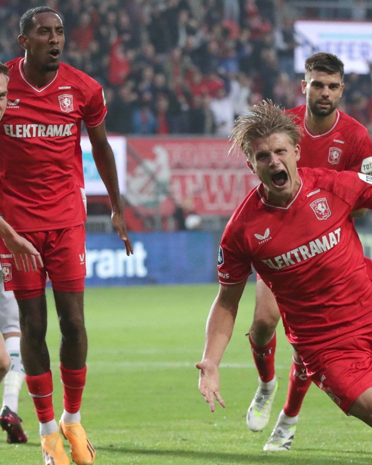 Sportnieuws | Hagenaar Sem Steijn schiet FC Twente met fraaie treffer ronde verder in Europa ...