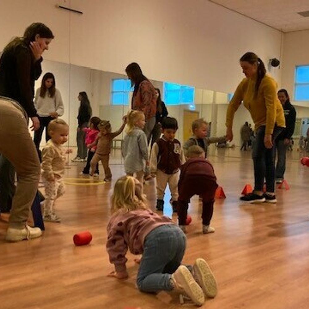 Met je baby of peuter naar de soos: gezellig en leerzaam voor de ouders ...