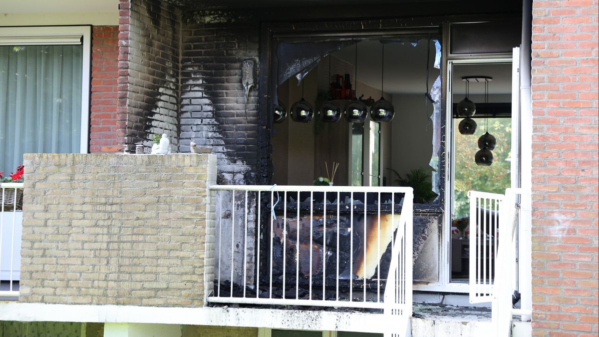 Vrouw aangehouden voor in brand steken eigen huis - Omroep West