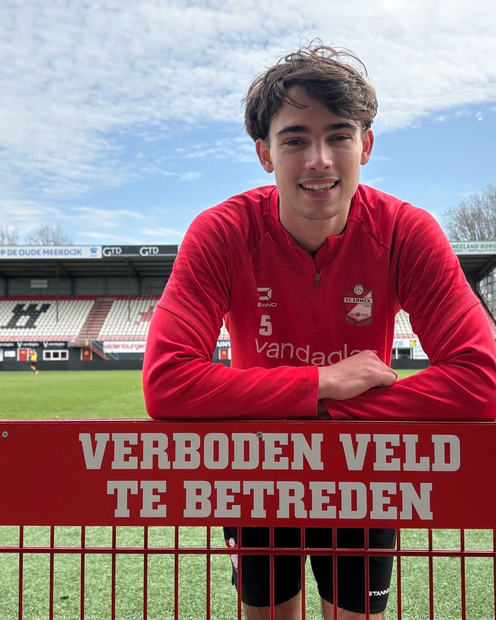 Tim Geypens weer voetballer bij FC Emmen: 'Ik had er beter over moeten ...