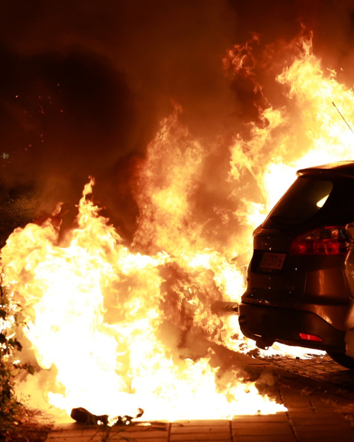 Meerdere auto's binnen paar uur in brand - Omroep West