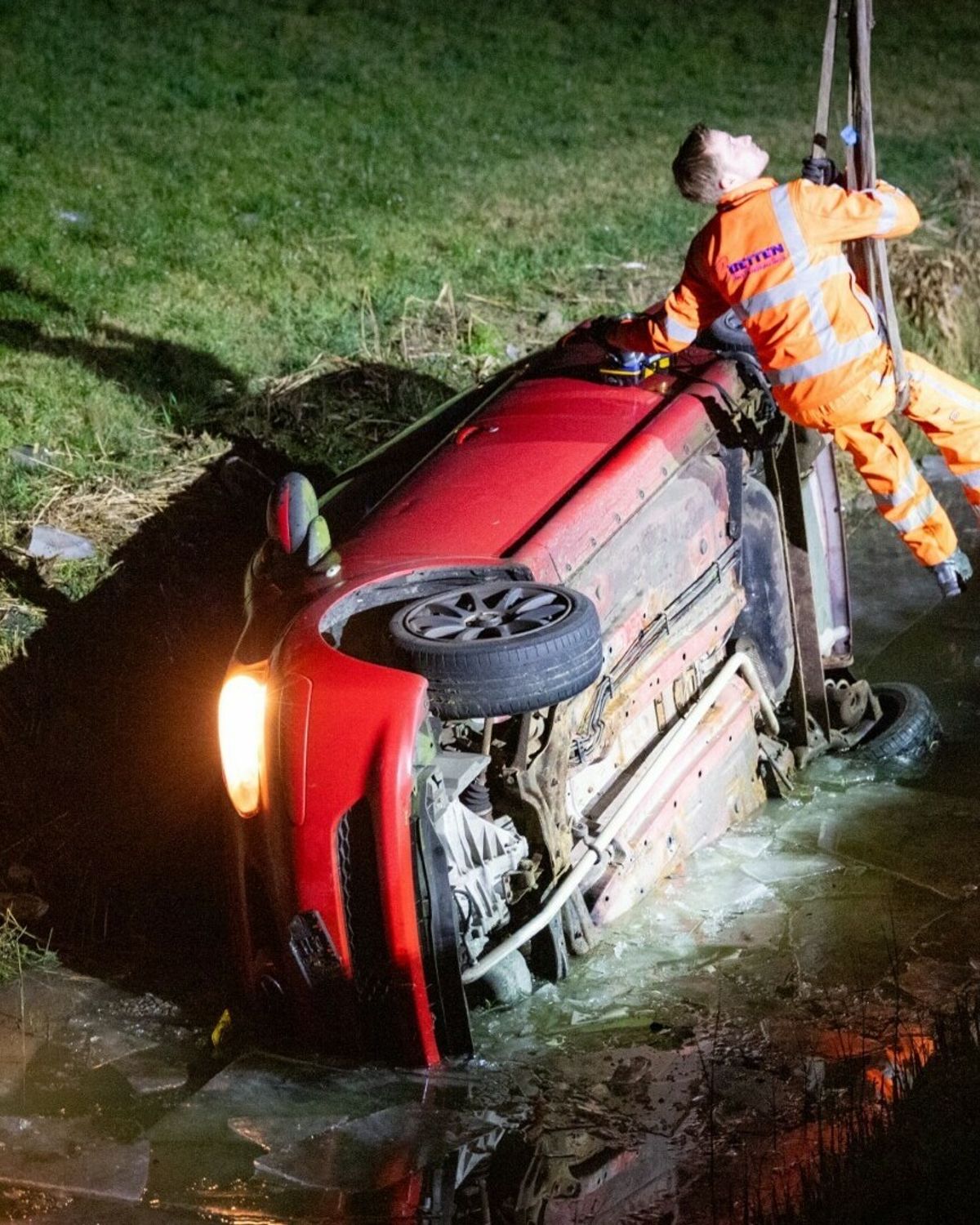 Ferkear hie lêst fan glêdens op Fryske diken: koade giel ynlutsen ...