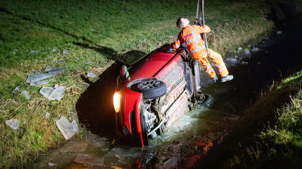 Ferkear hie lêst fan glêdens op Fryske diken: koade giel ynlutsen ...
