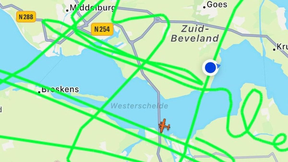 Vliegtuig vliegt in de nachtelijke uurtjes kriskras over Zeeland, dit ...