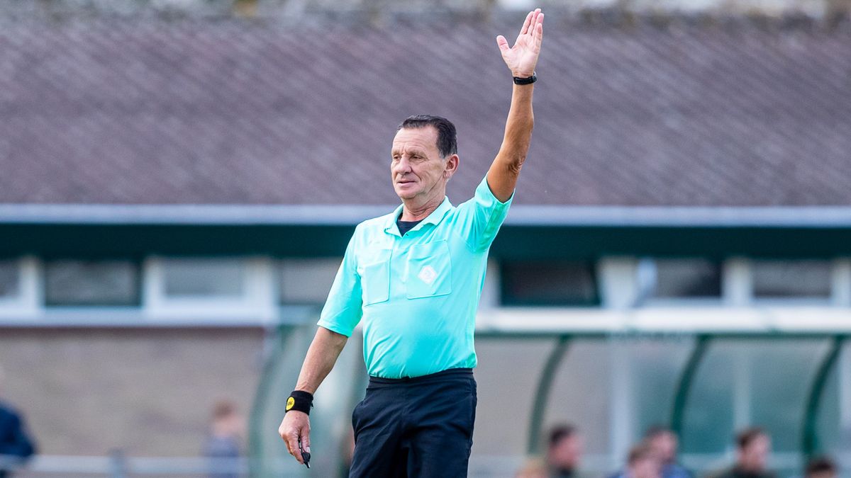 Hilariteit vanwege tijdstraf na gele kaart voor verzorger: 'Dit wordt ...