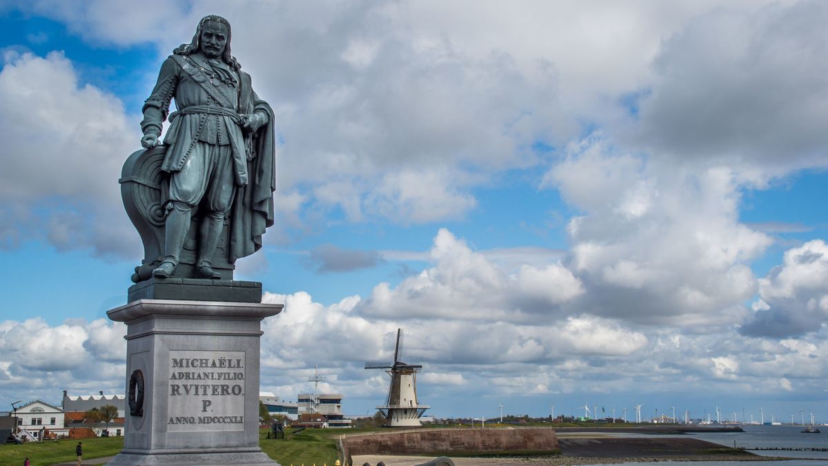 Gaat het beeld van Michiel de Ruyter straks ook kopje onder? - Omroep ...