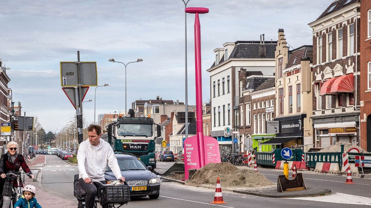 Waarom staat er een grote roze schep aan de Westerhaven? - RTV Noord