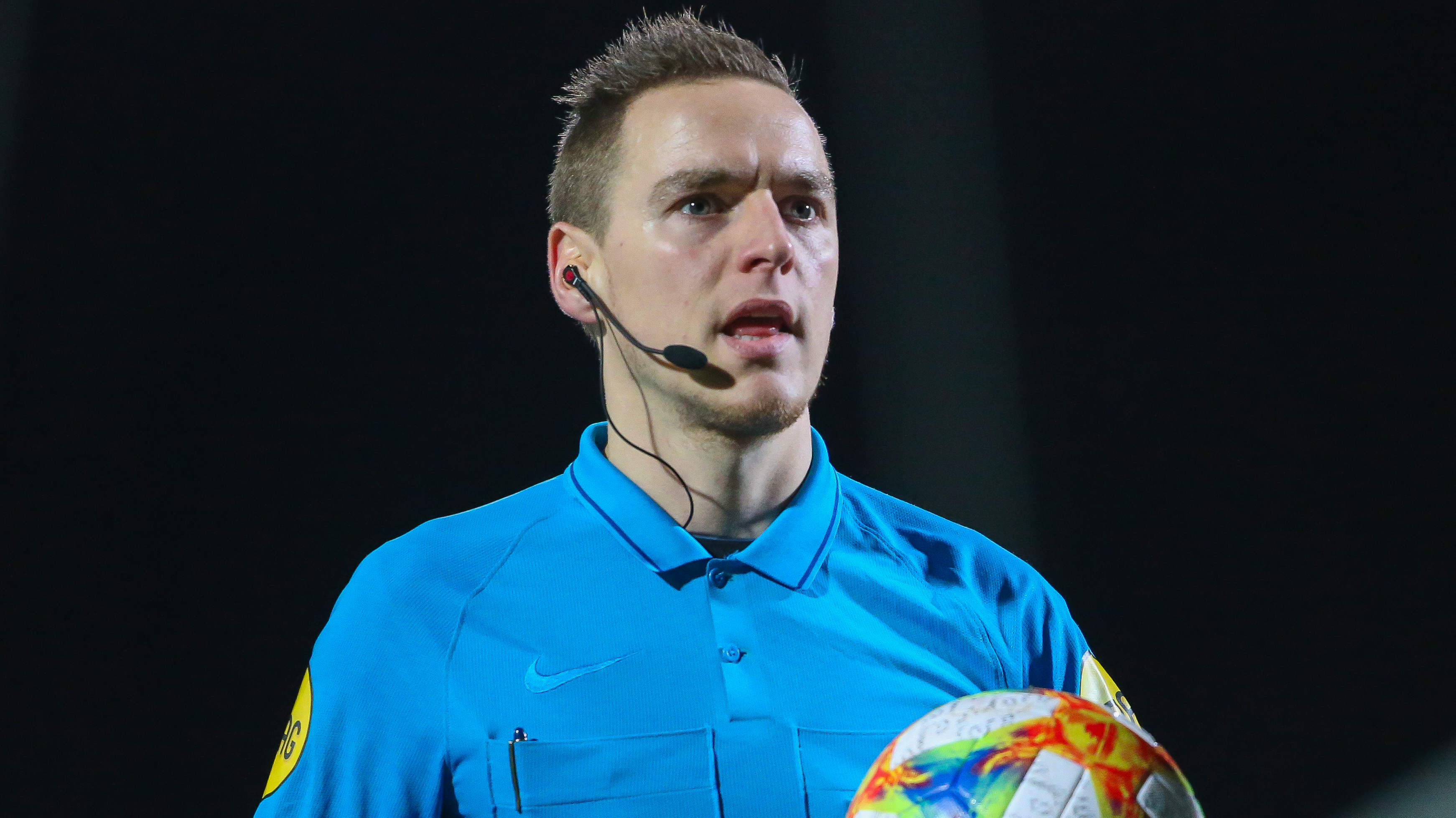 Laurens Gerrets na zijn debuut als eredivisiescheidsrechter: 'Verliep ...