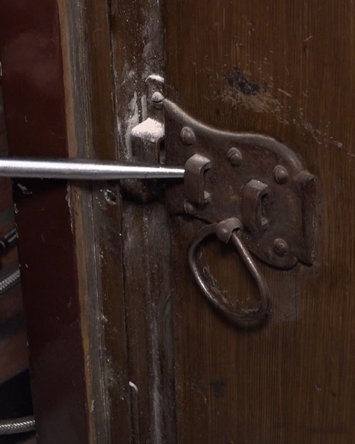 Wat zit er in die oude schoolkluis in Nieuwe Pekela? - RTV Noord