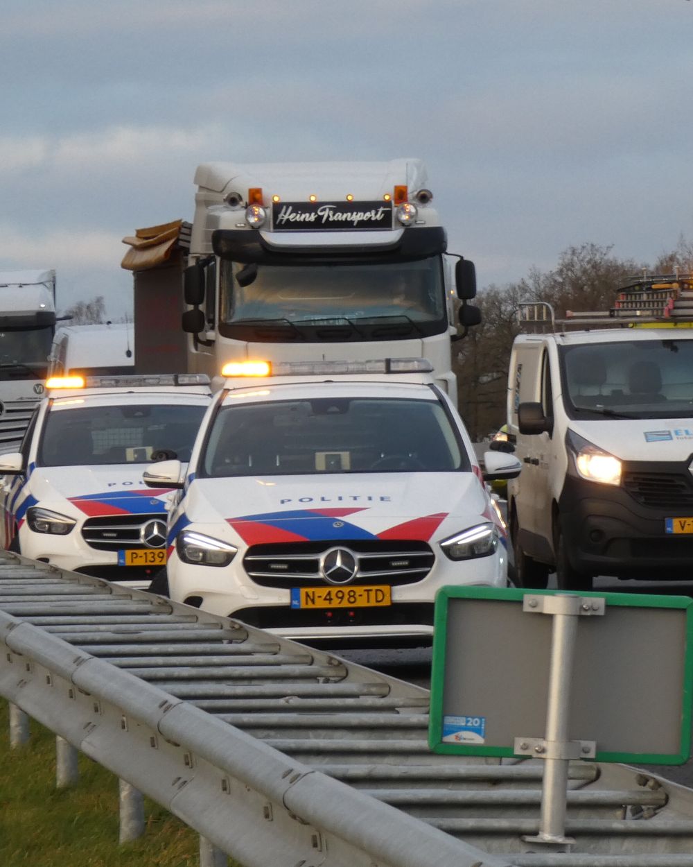 Files op A28 bij Hoogeveen door meerdere botsingen - RTV Drenthe